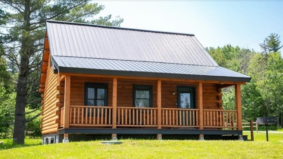 Rustic 2 Bedroom Log Cabin For Sale in Massachusetts $360,000 | Country ...