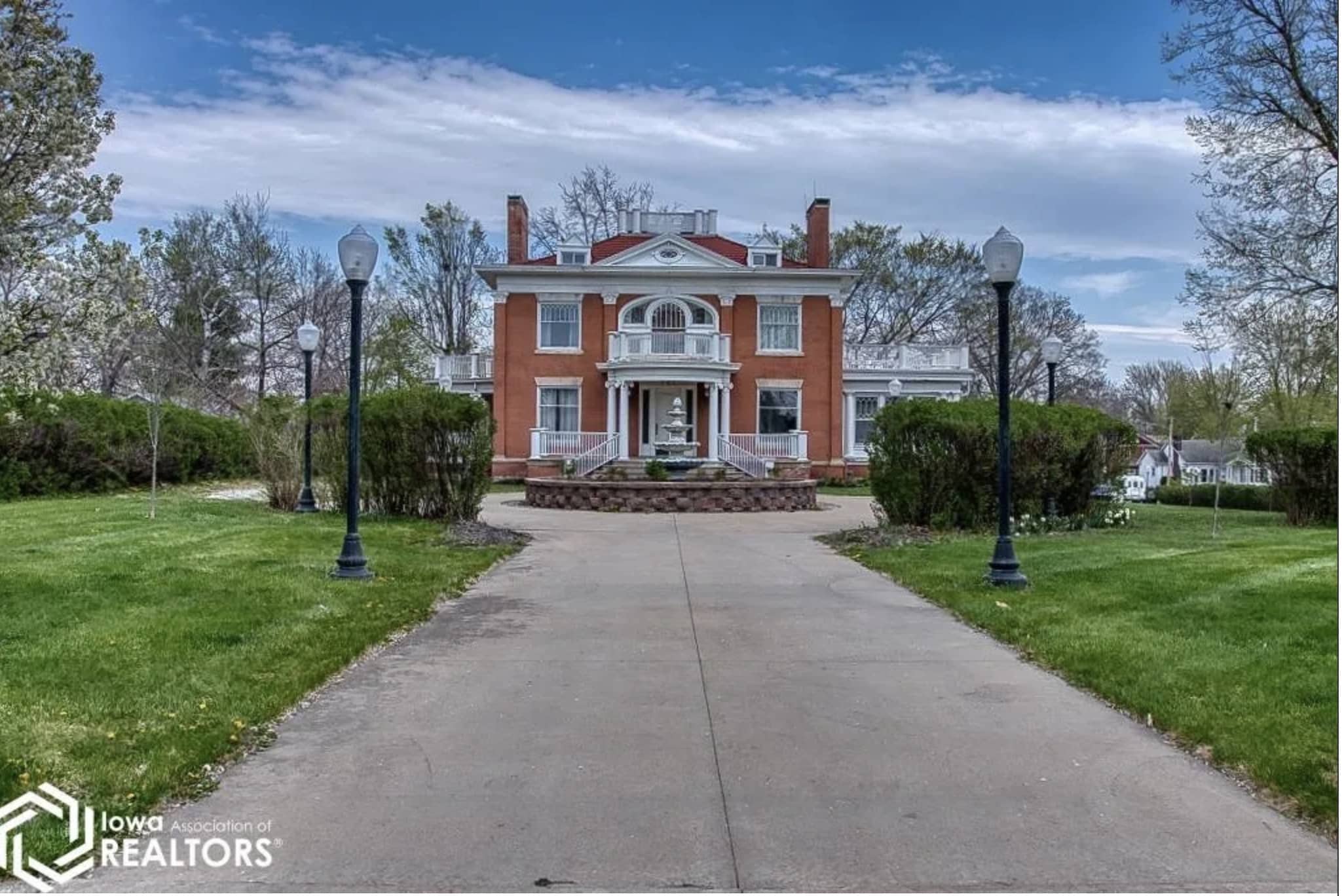 C.1904 Historic Iowa Mansion For Sale on 1 Acre $450,000 - Country Life ...