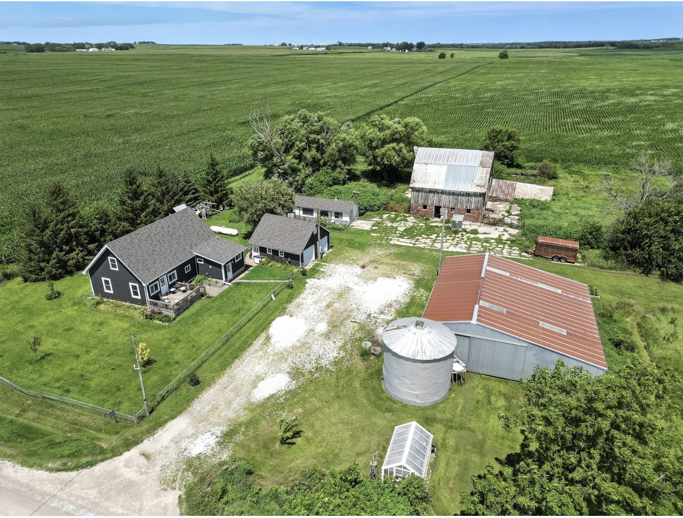 C.1937 Iowa Hobby Farm For Sale on 2 Acres $319,900 - Country Life Dreams