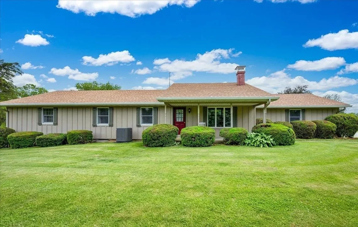 c.1981 Illinois Ranch Style Home For Sale on 8.7 Acres $549,900 ...