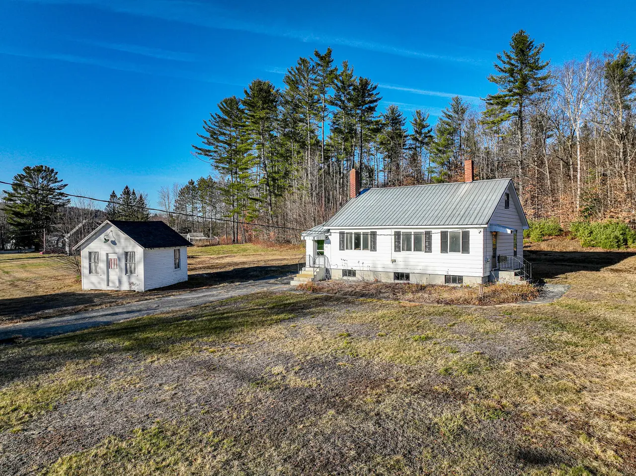 c.1925 Maine Cottage For Sale on 81 Acres $207K | Country Life Dreams