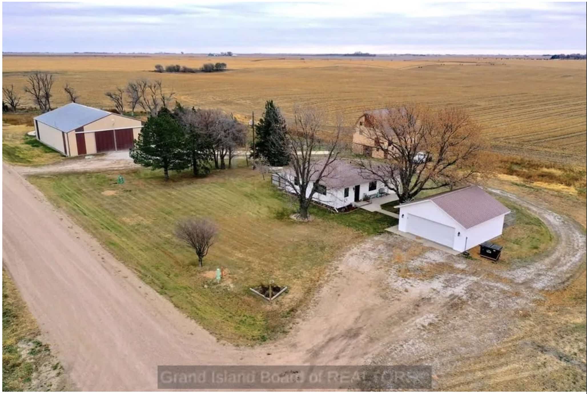 c.1960 Nebraska Farmhouse For Sale on 4 Acres. $399,900 | Country Life ...