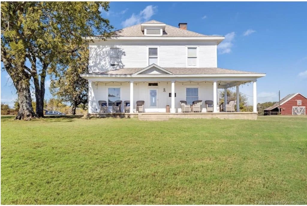 c.1910 Oklahoma Farmhouse For Sale on 21 Acres $660,000 | Country Life ...